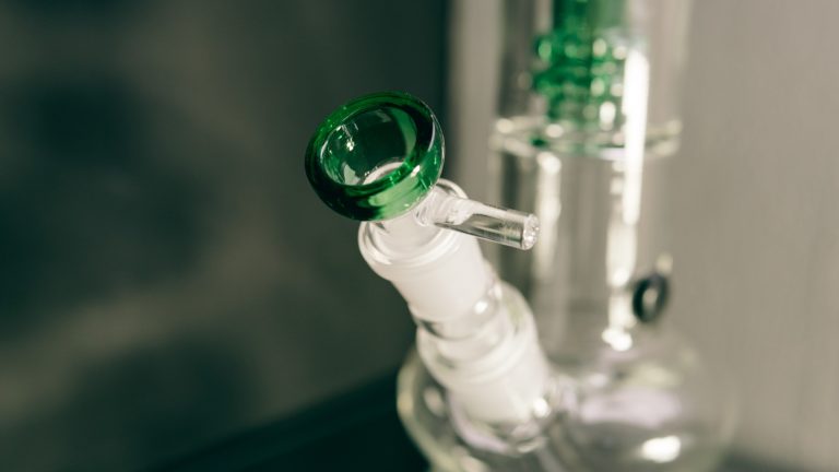 Puff, Puff, Pass: How to Properly Hit a Bong - Marijuana Beginners